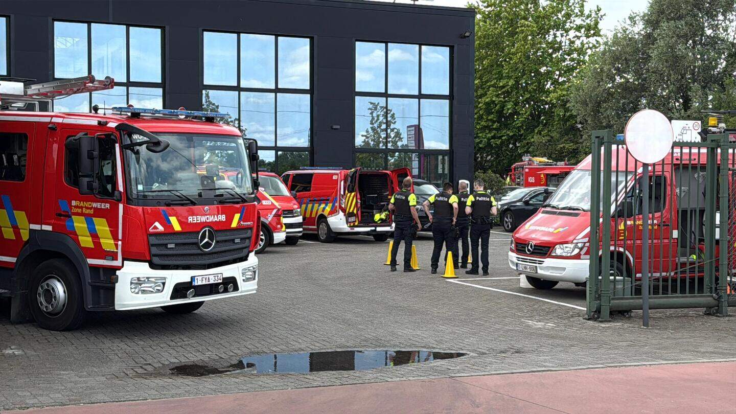 Drie medewerkers Bofrost lopen brandwonden op na lek van bijtende stof ...