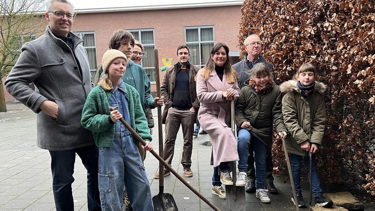 Basisschool De Toren geeft startschot voor groene speelplaats: “Er is ...