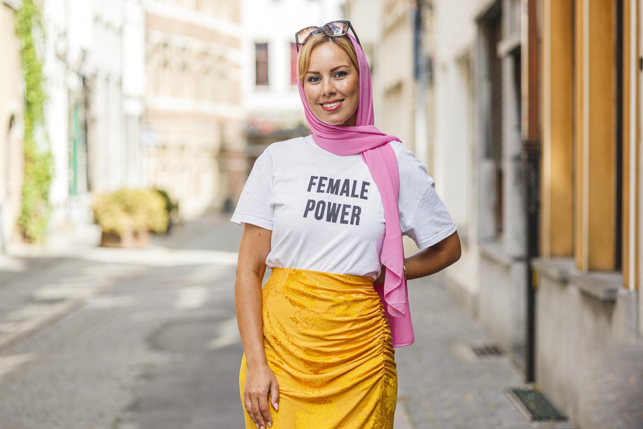 Journaliste Loubna Khalkhali mag geen hoofddoek dragen voor VRT NWS ...