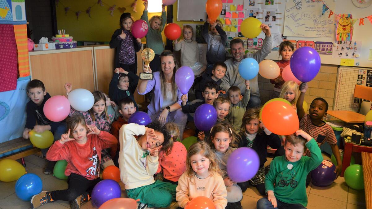 Juf Nathalie wint badkamer met Qmusic-wedstrijd ‘Strafste stem onder de ...