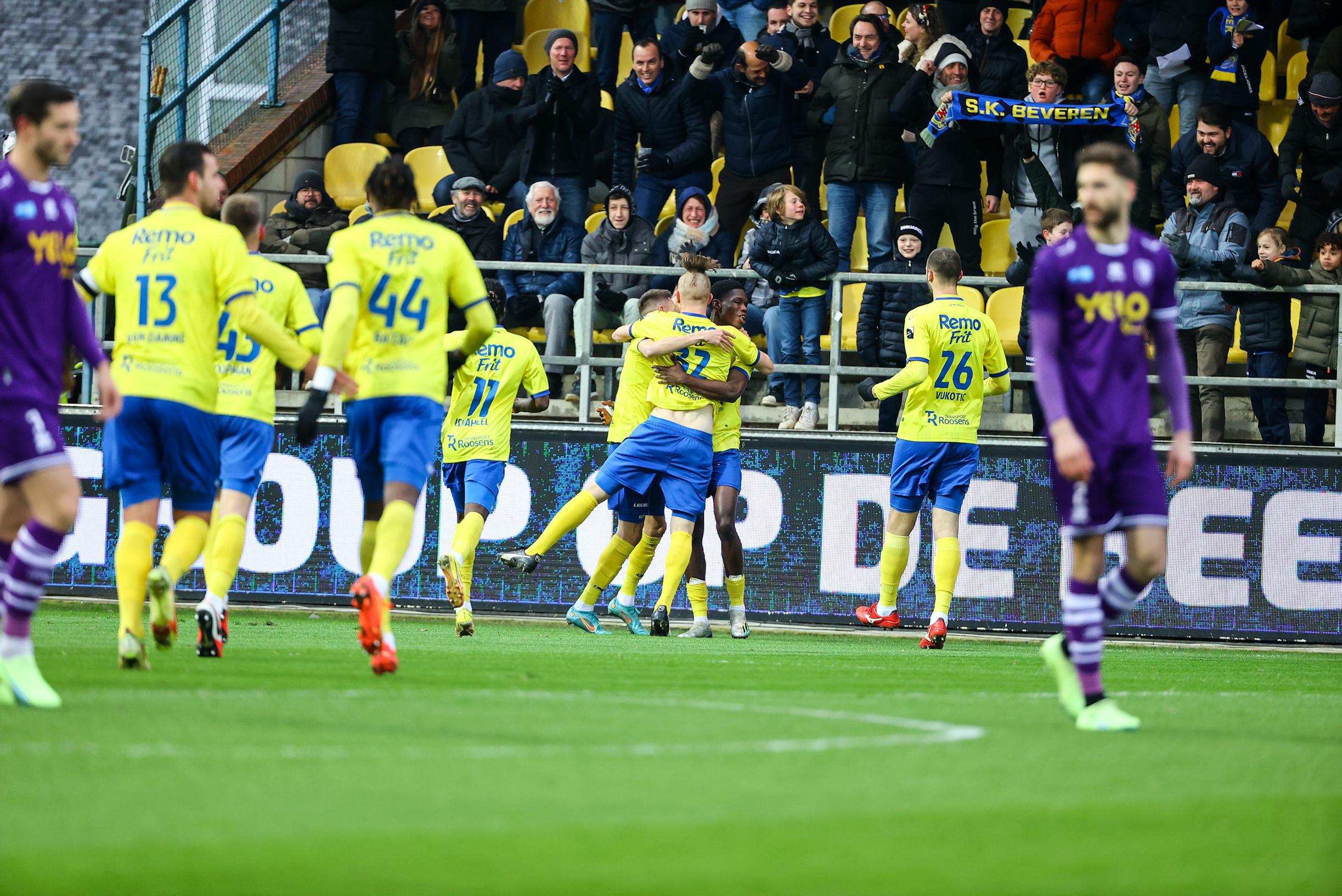 Verdienstelijk Beerschot gaat onderuit in topper bij Beveren (2-0) | GVA