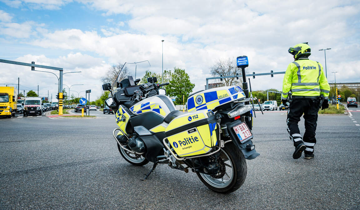 Minderjarige probeert te vluchten op gestolen motorfiets | Nieuwsblad
