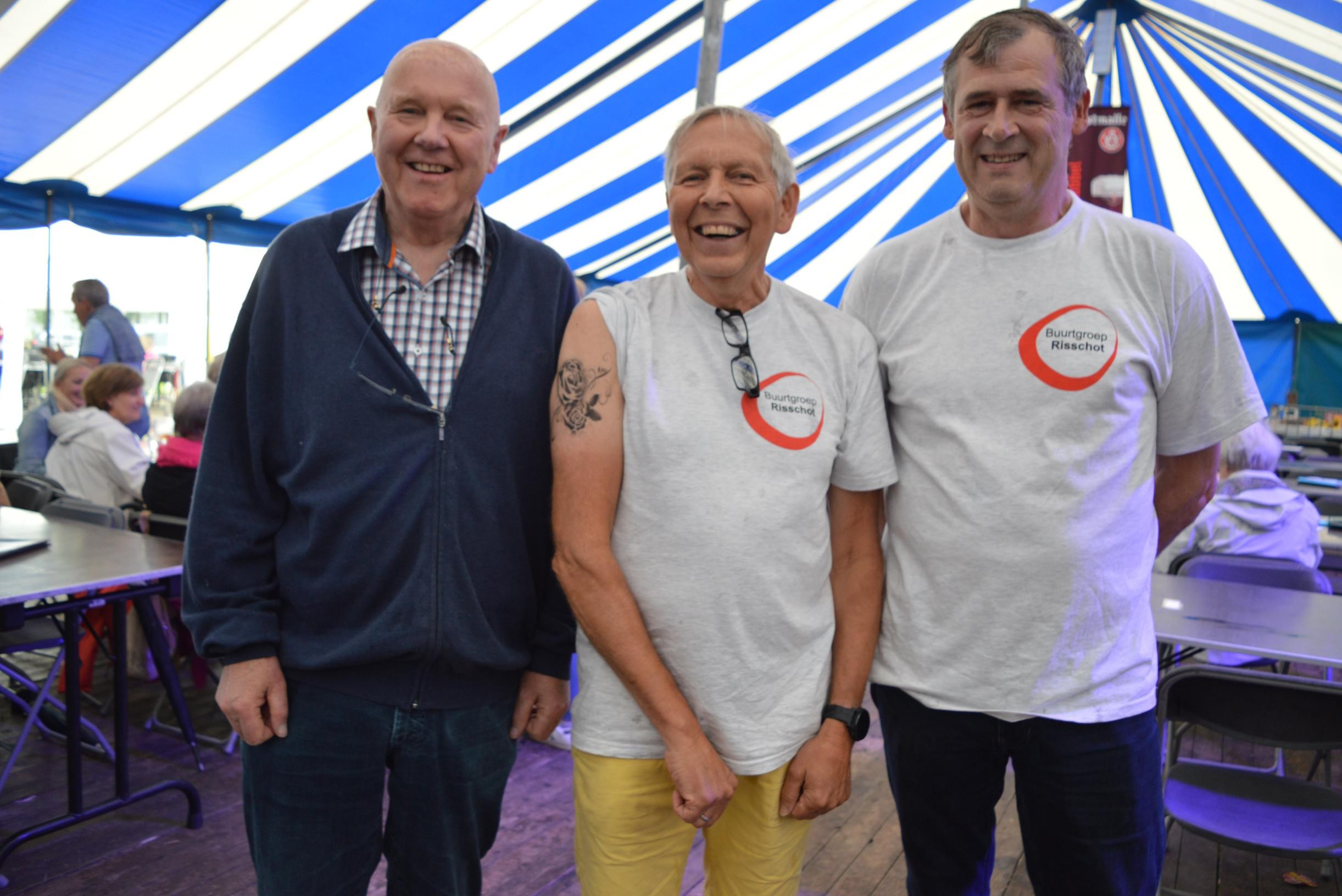 Tripel smaakt binnen in tent even goed als buiten op speelwei tijdens ...