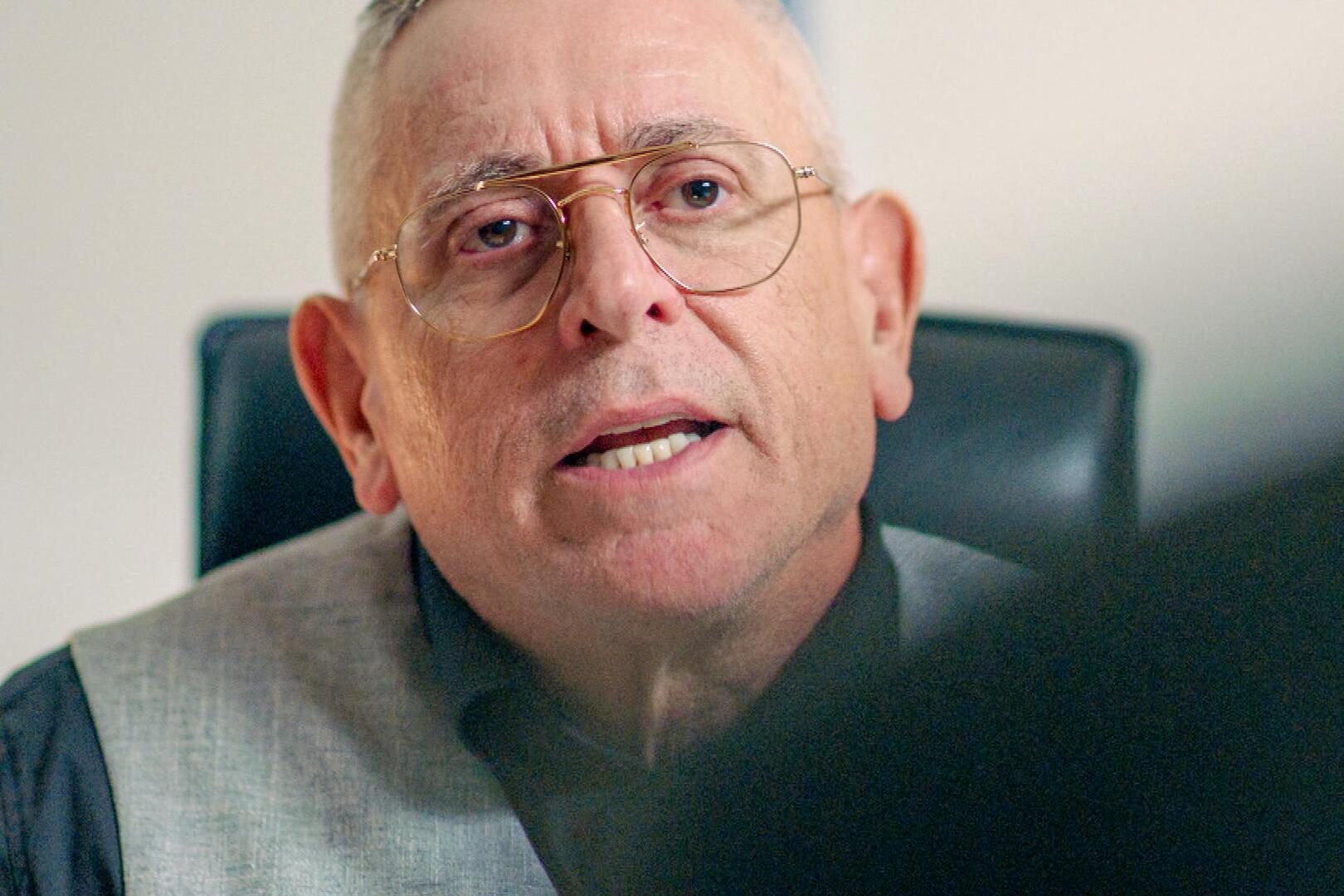 11 jaar geleden verdween hij van het scherm, nu is Peter Van Asbroeck ...