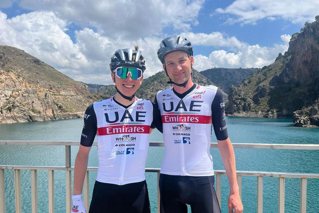 Dan toch naar de Tour? Tim Wellens en Tadej Pogacar samen op ...