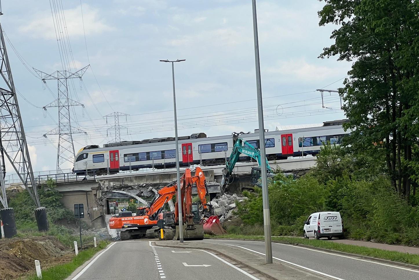 Oude spoorwegbrug over Lierseweg wordt afgebroken | GVA