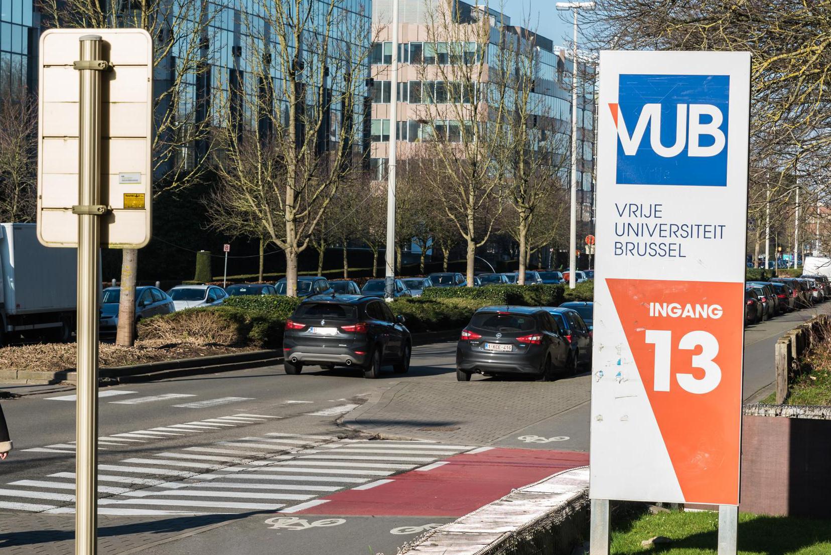 “Als ik je ooit nog zie, maak ik je af”, zei hij: opnieuw VUB-prof in ...