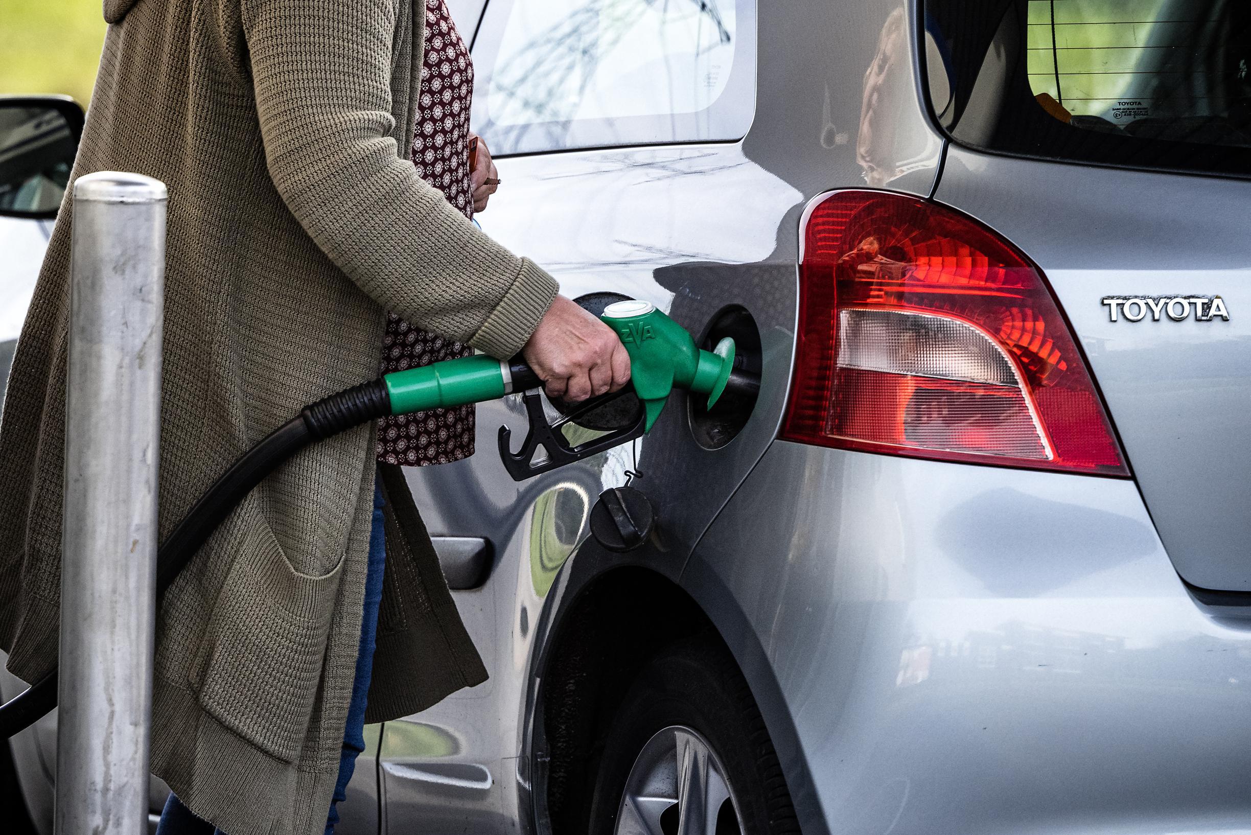 Benzineprijzen stijgen naar hoogste niveau in bijna vijf maanden | GVA