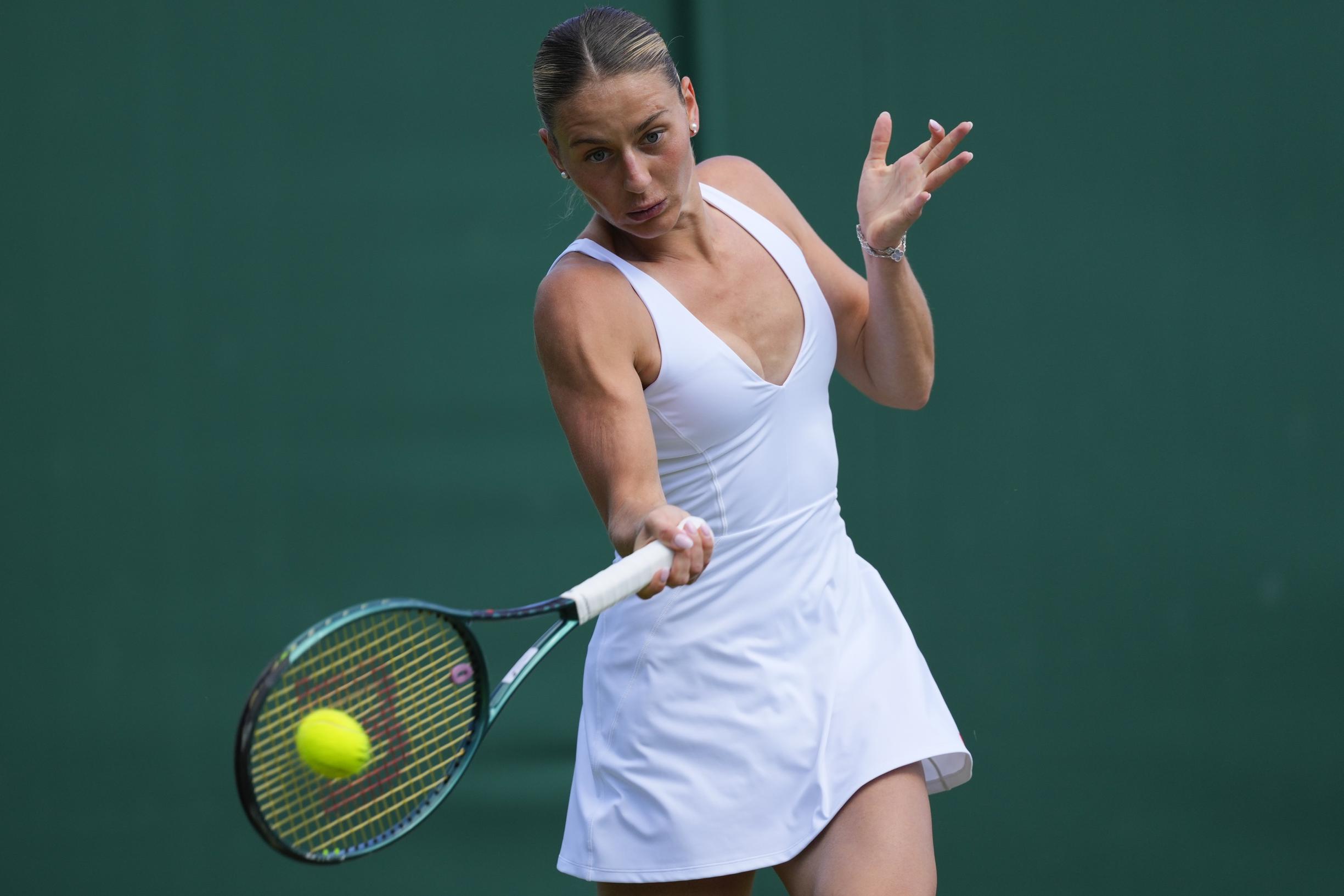 De magie van ‘The Marta Dress’? Knotsgekke comeback op Wimbledon doet ...