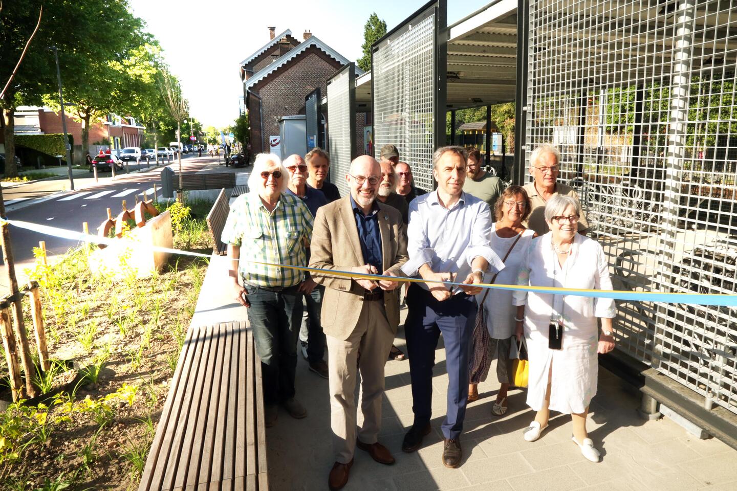 Stationsomgeving Ekeren steekt in nieuw jasje | GVA