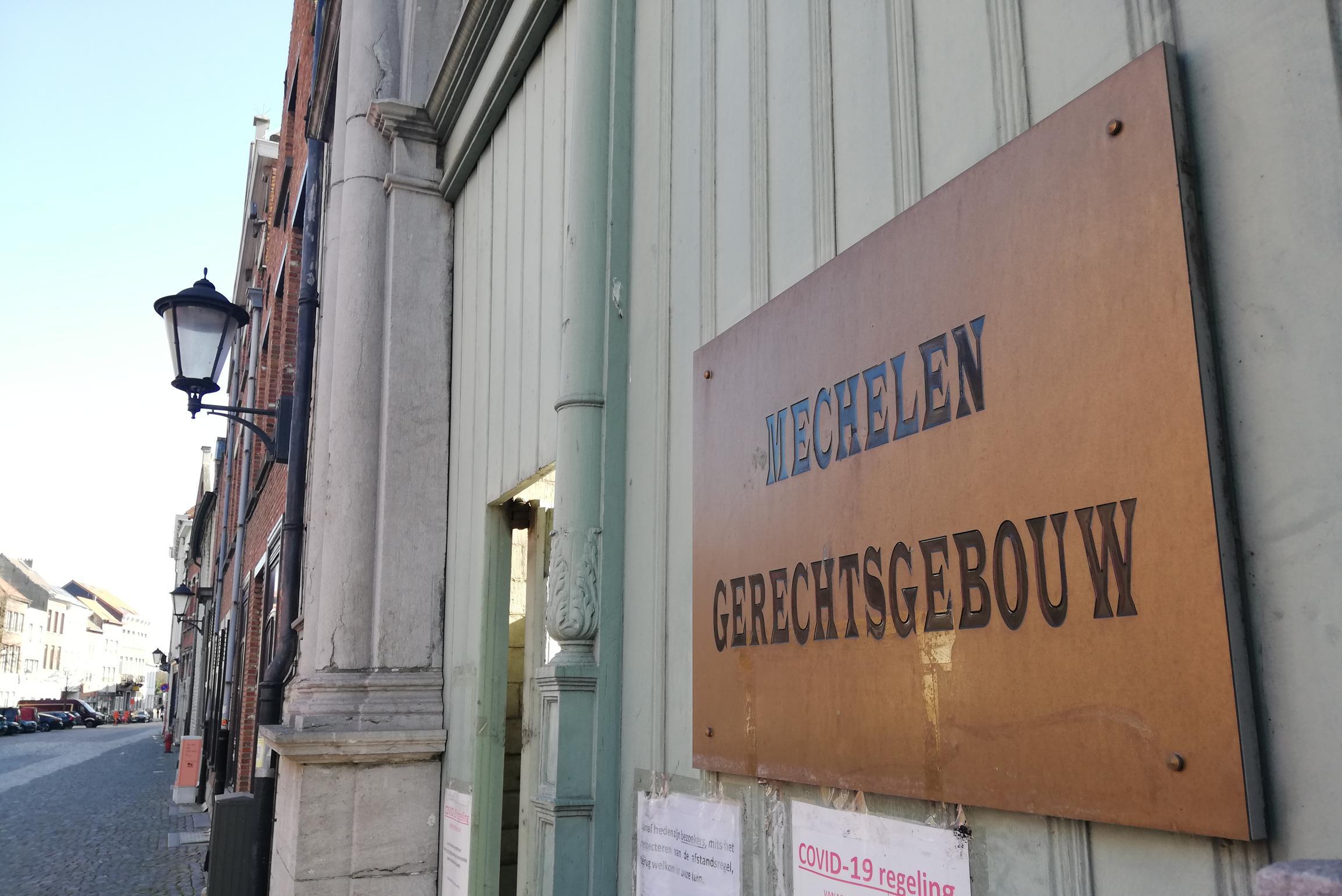 Tot vijftien maanden cel gevorderd tegen dieven die toesloegen in auto ...