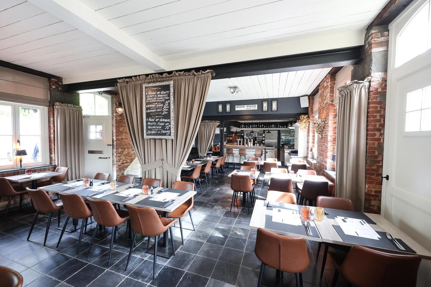 Uitbater Vic Aerden verbouwt eigenhandig brasserie Heide Statie: “Met ...