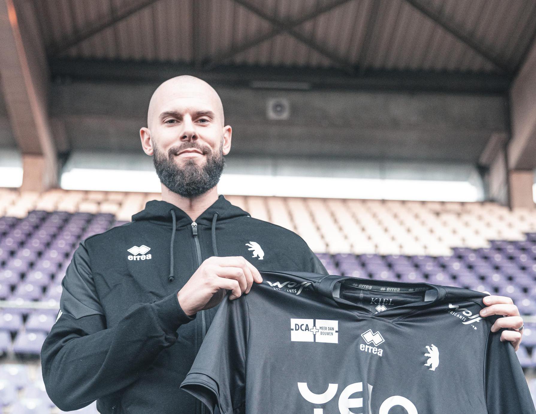 Beerschot haalt Zweedse toren in huis: transfervrije Robin Simovic (32 ...